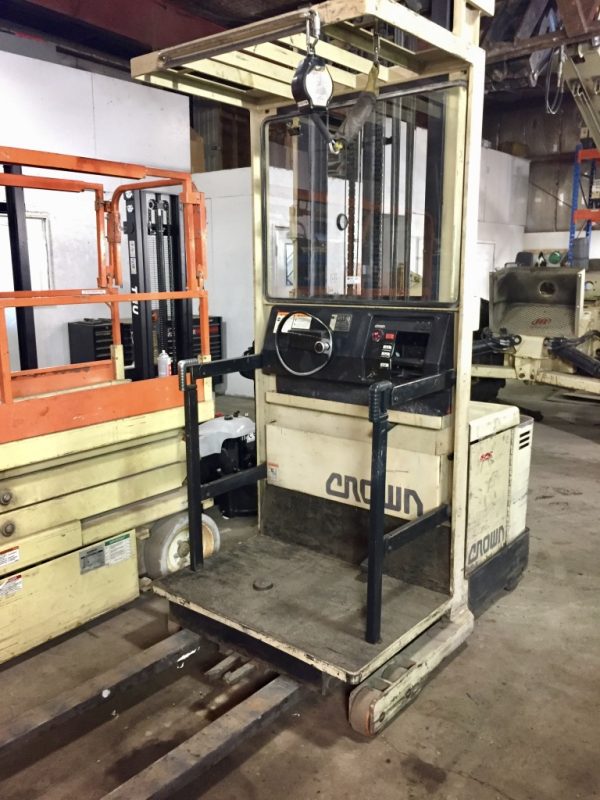 Crown SP Order Picker - Butterfield Forklift LTD